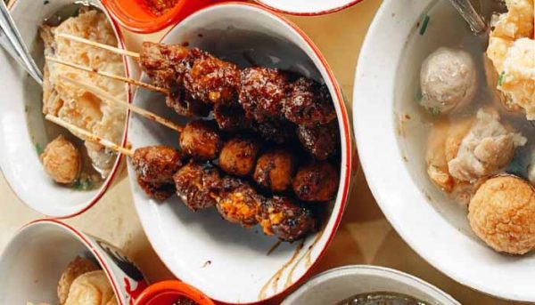 Bakso President Malang: Makan Seru di Samping Rel Kereta Api | NGERANGKUM